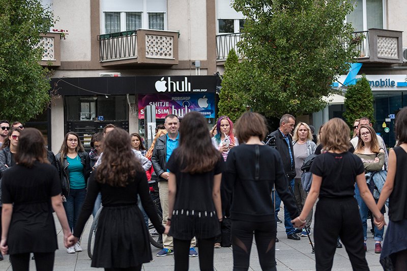 Performanca në rrugë “Mos hesht” - Artpolis